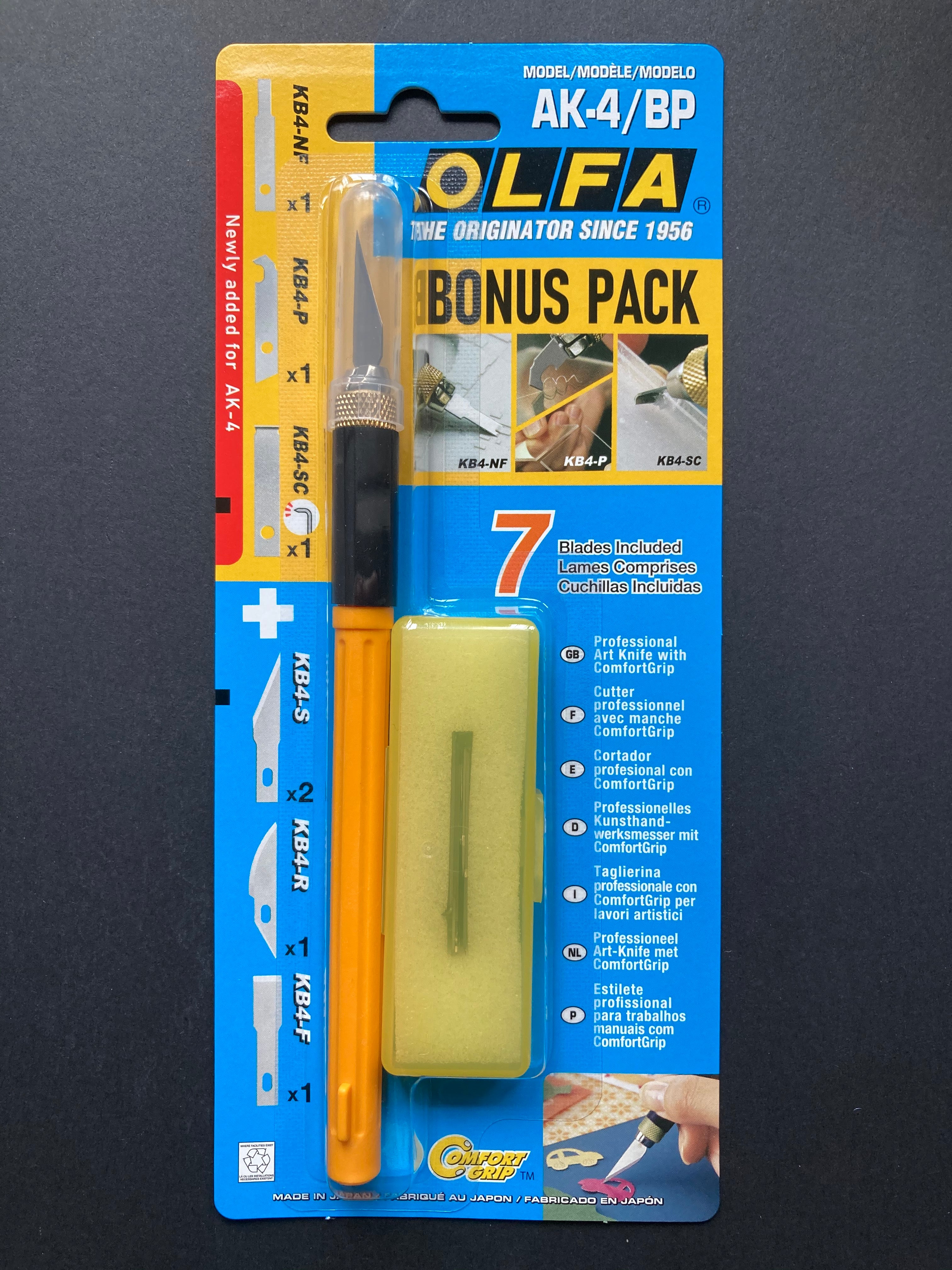 Professional Art Knife with Comfort Grip AK-4/BP